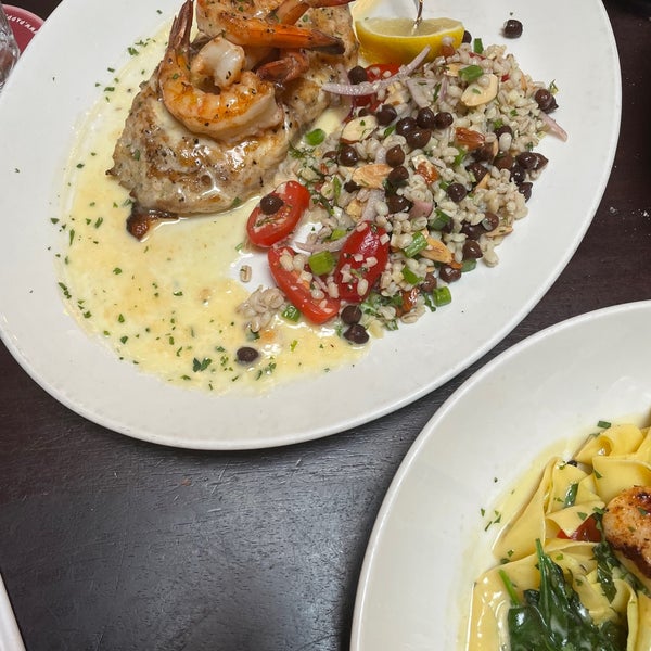 Photos at Pappadeaux Seafood Kitchen - Seafood Restaurant