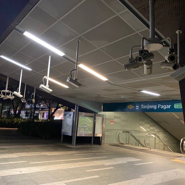 Tanjong Pagar MRT Station (EW15) - Metro Station in Financial District