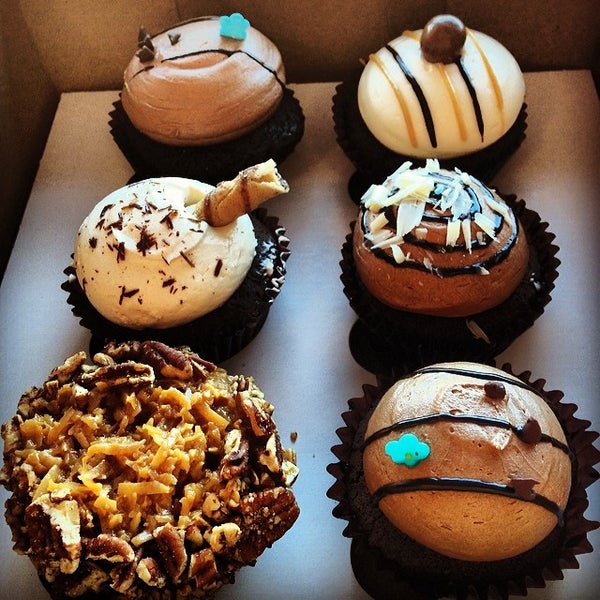 B Cupcakes - 127 W Fairbanks Ave