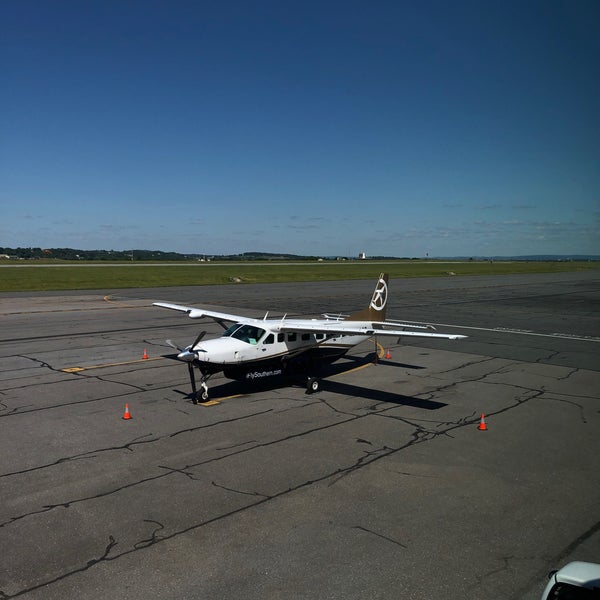 Lancaster Airport (KLNS) Terminal - Airport Terminal