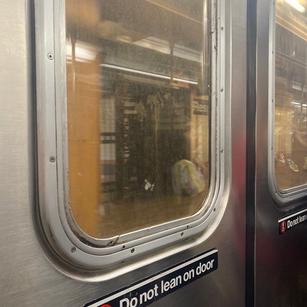 MTA Subway - Chambers St (1/2/3) - Metro Station in Tribeca