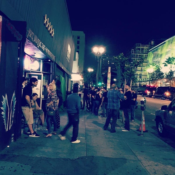 Five Star Bar (Now Closed) - Gallery Row - 11 tips from 874 visitors