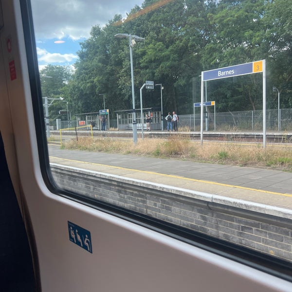 Photos at Barnes Railway Station (BNS) - Mortlake and Barnes Common ...