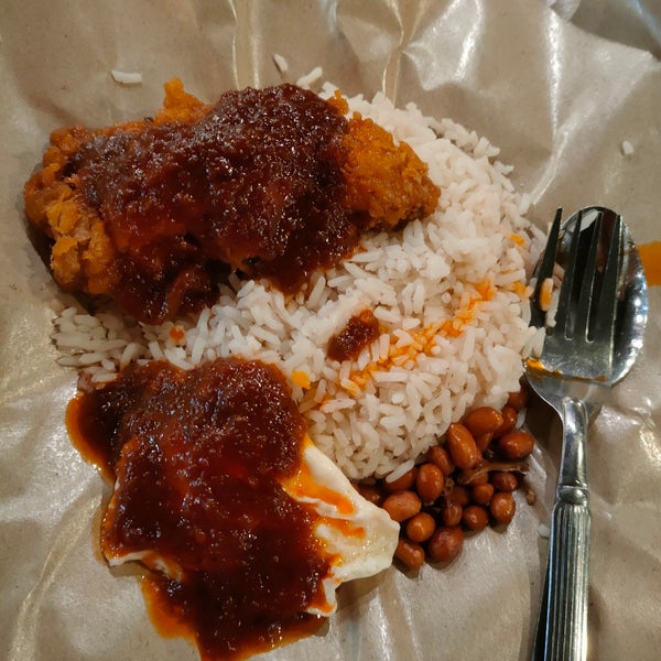 Warung Nasi Lemak Wak Kentut - 105 tips