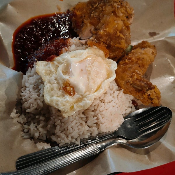 Warung Nasi Lemak Wak Kentut - 105 tips