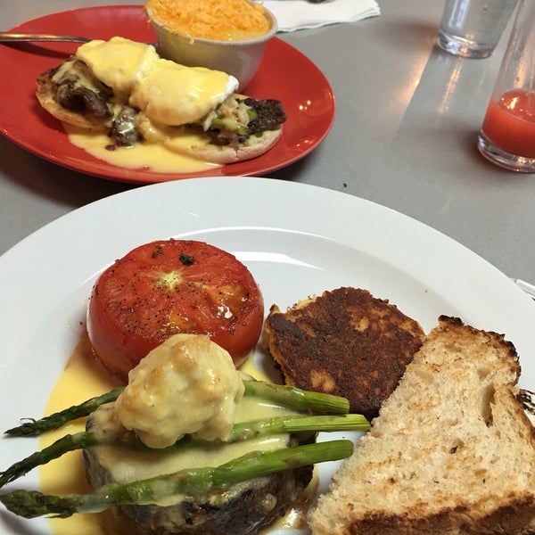 CRaVE Restaurant - American Restaurant