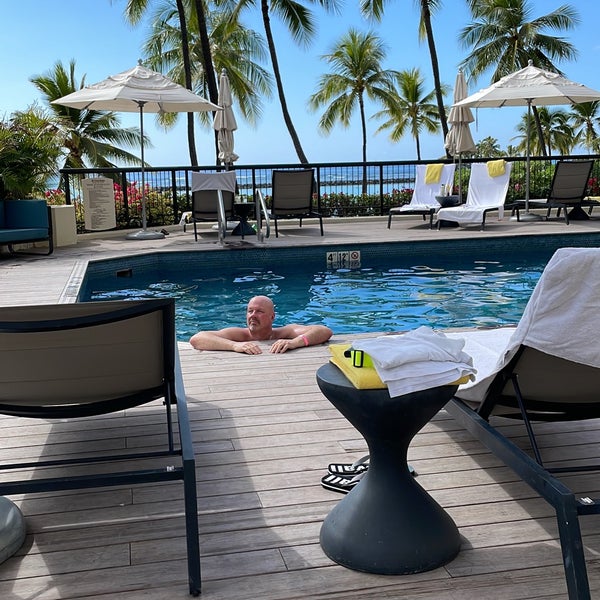 Ali'i Tower Pool - Waikiki - Hilton Hawaiian Village