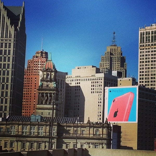 Photos at Blue Cross Blue Shield of Michigan Tower 500 Renaissance ...