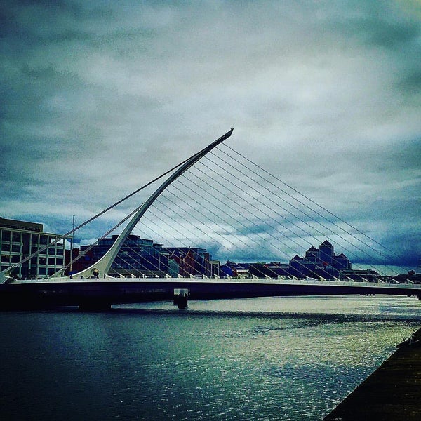 Samuel Beckett Bridge - Bridge in Financial District
