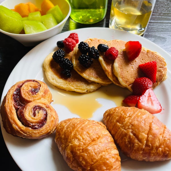 Eques - 900 Bellevue Way NE