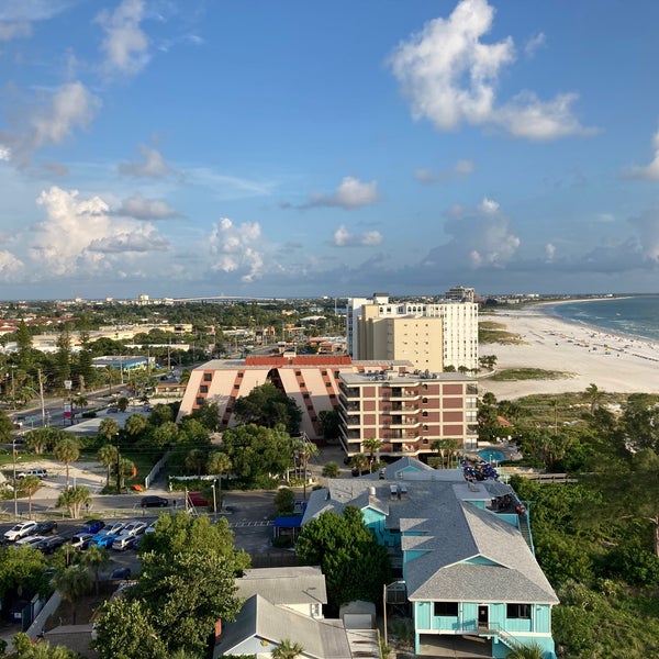 Level 11 Rooftop Artisan Bistro Bar - Lounge in St. Pete Beach