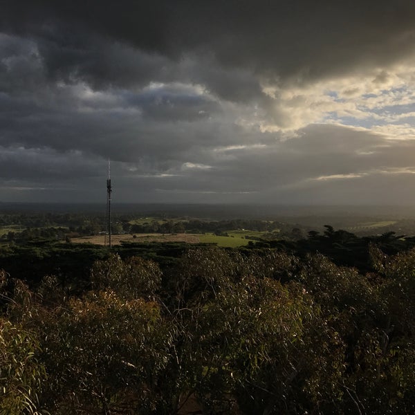 Kangaroo Ground Memorial Tower - Scenic Lookout in Kangaroo Ground