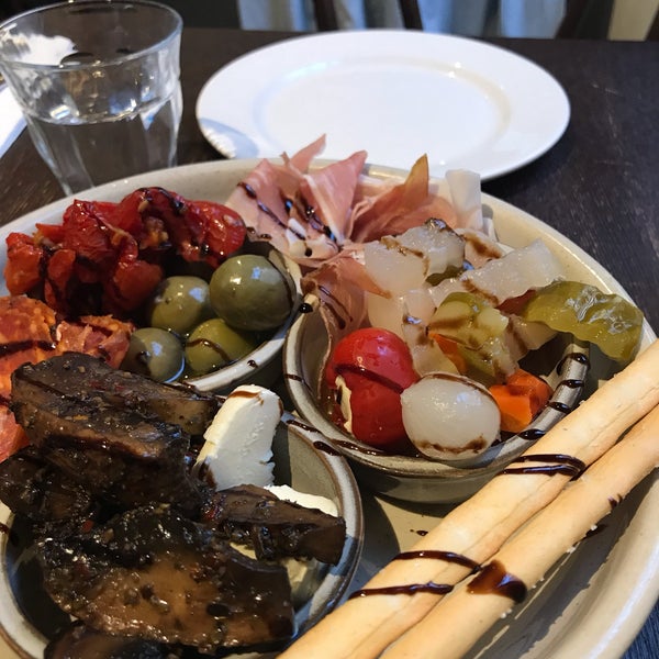 The Waiters Club - Melbourne CBD - 20 Meyers Pl