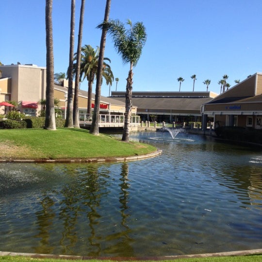 Marketplace Long Beach - Shopping Mall