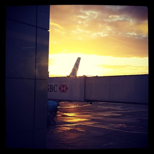 Gate F14 - Airport Gate