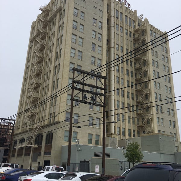 Santa Fe Building - 900 S Polk St