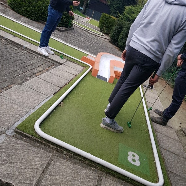 Beerzelberg Pool, Snooker & Minigolf - Hallaardreef 15 Bus 1