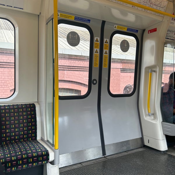 Hammersmith London Underground Station (Circle and H&C lines) - Metro ...