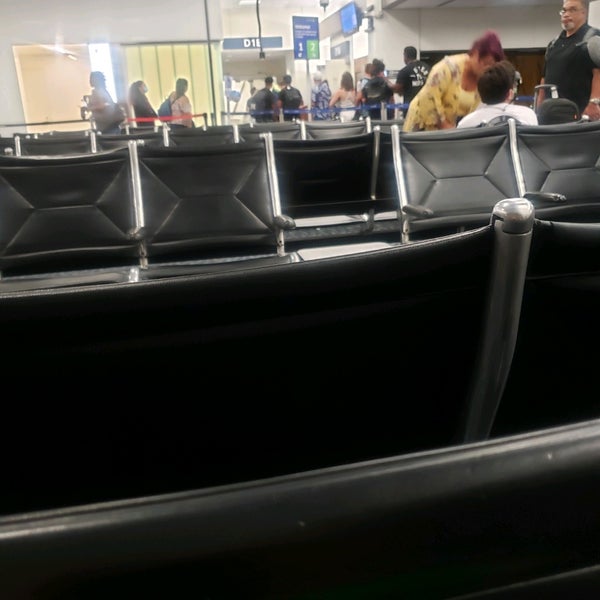 Gate D1 - Airport Gate in Honolulu