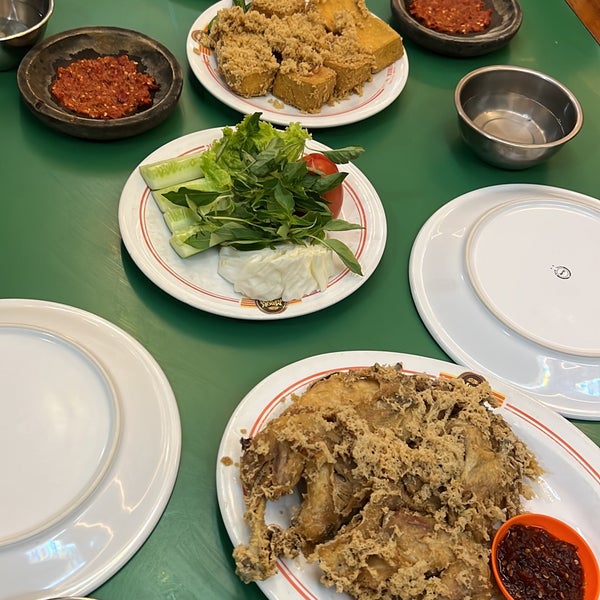 Mbok Berek Ny. Umi - Indonesian Restaurant in Tebet