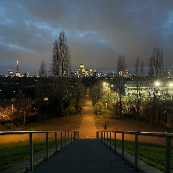 Stave Hill - Scenic Lookout in Rotherhithe