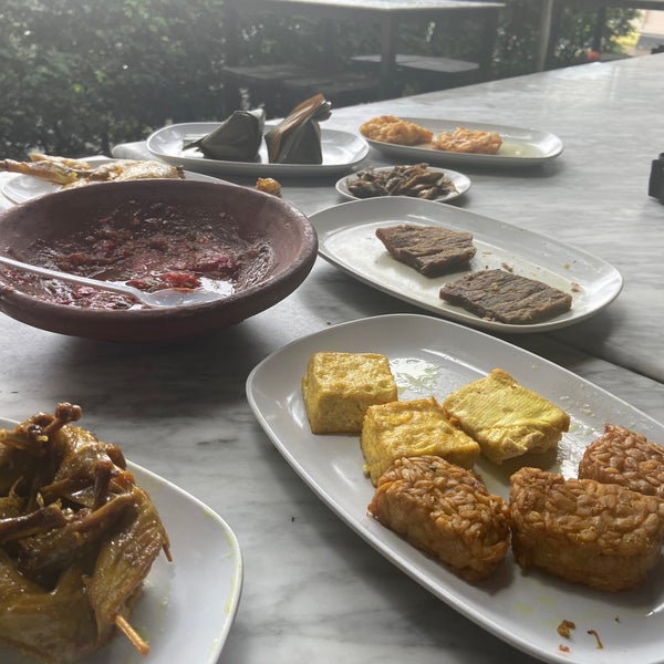 Rumah Makan Hj Cijantung Ciganea - Rest Area KM 72