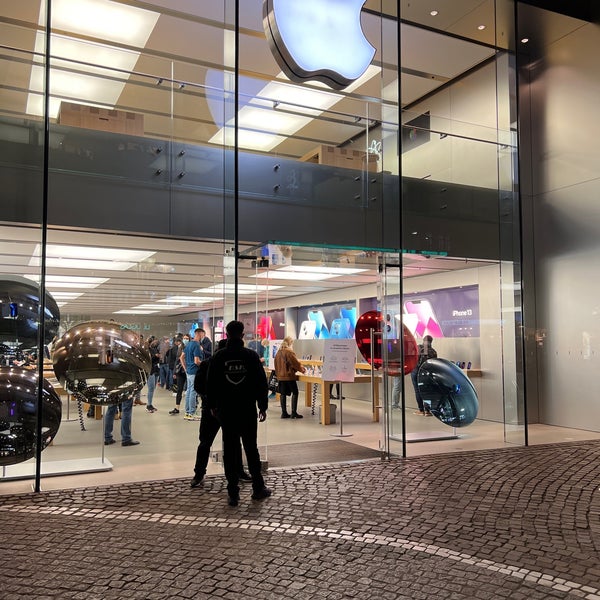 Photos at Apple Große Bockenheimer Straße - Electronics Store in Innenstadt