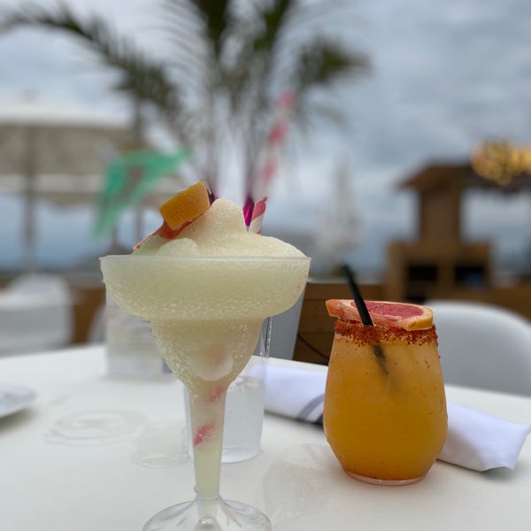 Cabana Pool Bar - Swimming Pool in Port Lands