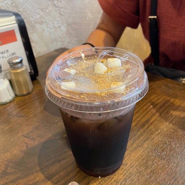 Café Raymond - Breakfast Spot in Strip District