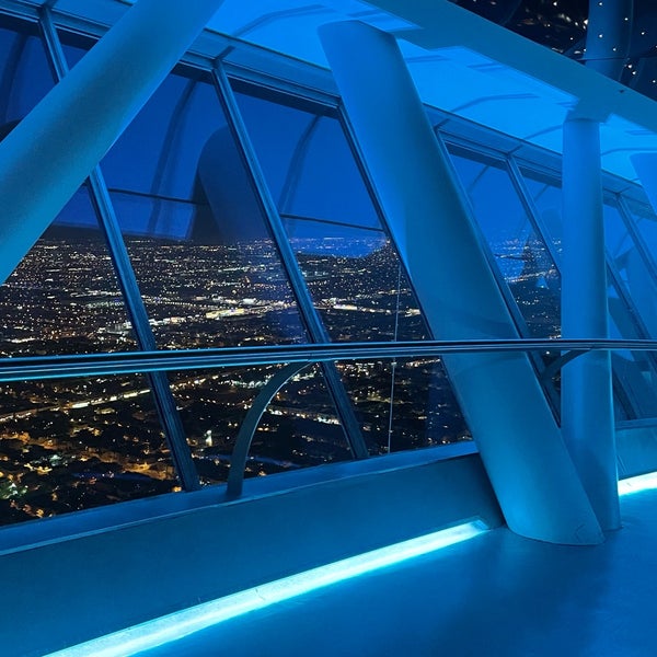 Sky Bridge, Kingdom Tower - Scenic Lookout in Riyadh
