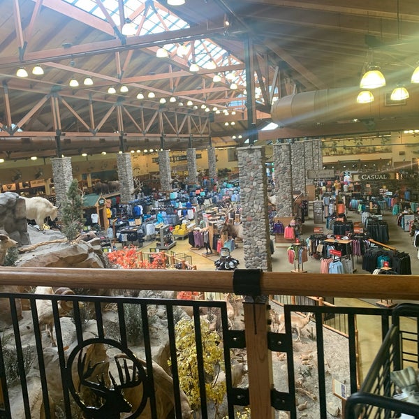 Cabela's - 2200 W Cabela Pkwy