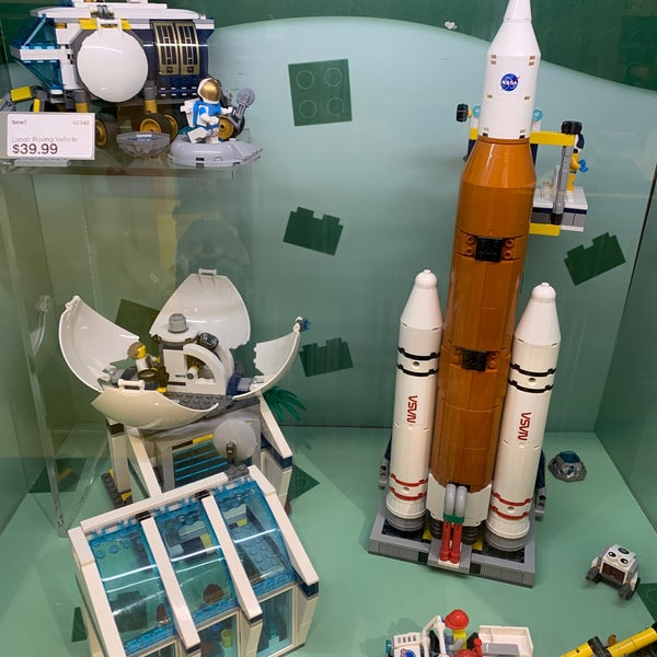 The LEGO Store - Tigard Neighborhood Area 4 - Tigard, OR