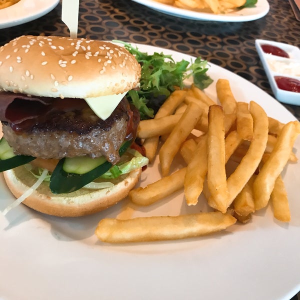 Wave House Restaurant & Bar - Restaurant in Sentosa Island