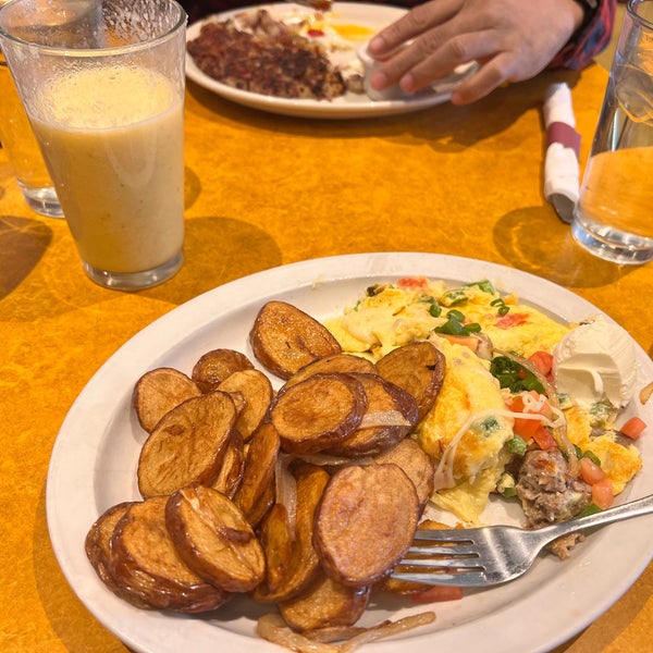 Good Day Café Bad Day Bar - Breakfast Spot in Golden Valley