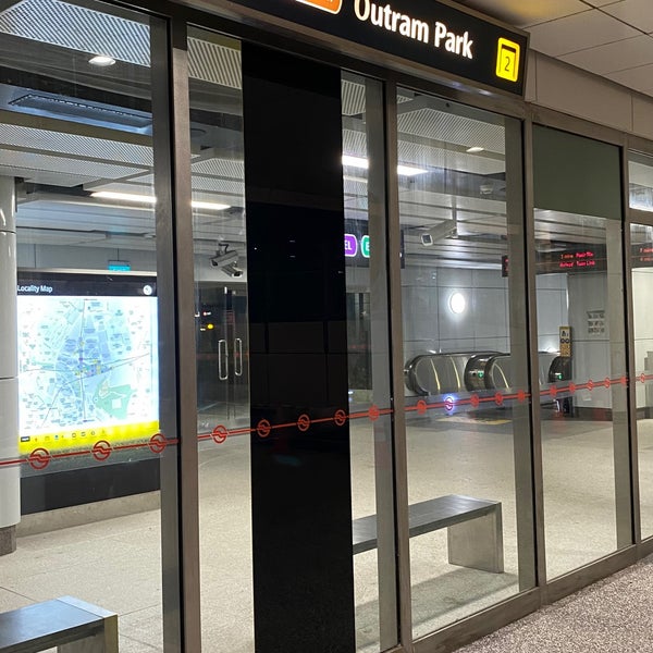 Photos at Outram Park MRT Interchange (EW16/NE3) - Metro Station in ...