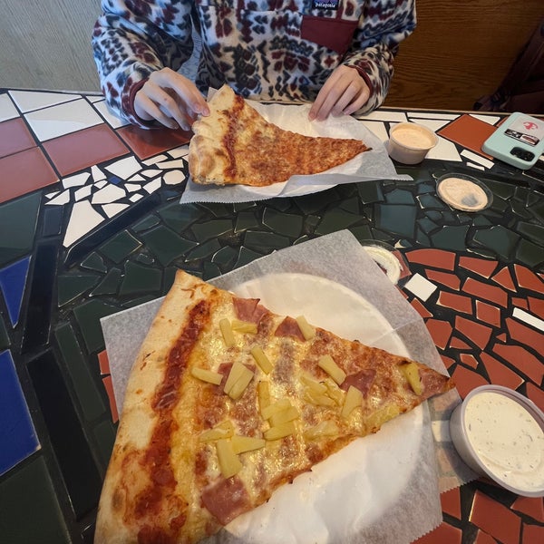 Cosmo's Pizza - Pizzeria in Boulder