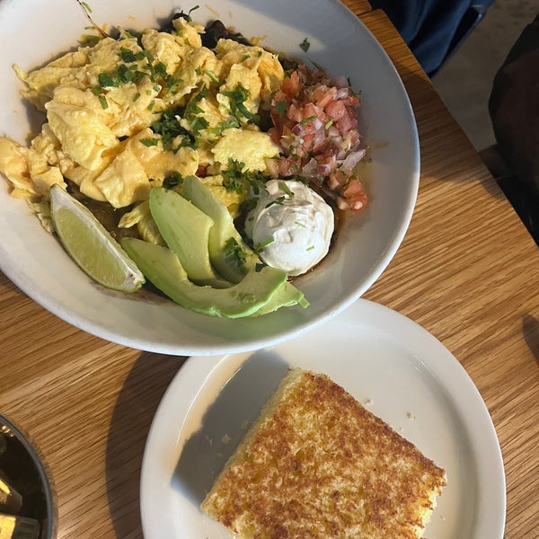 The Universal - Breakfast Spot in Sunnyside