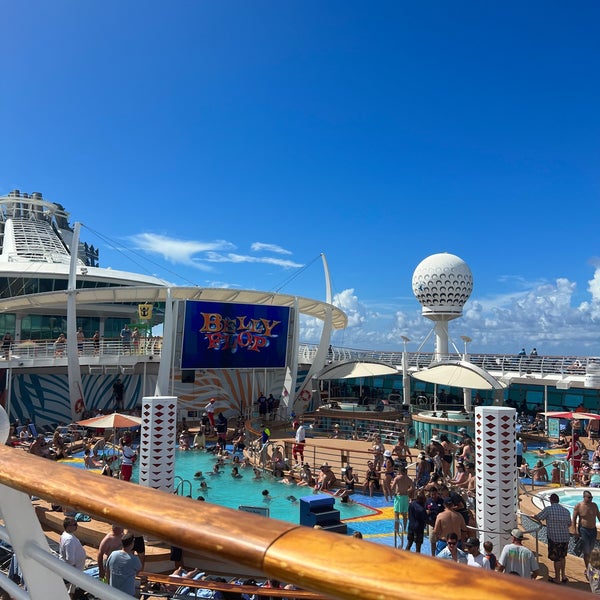 Pool Deck Independence Of The Seas - Pool