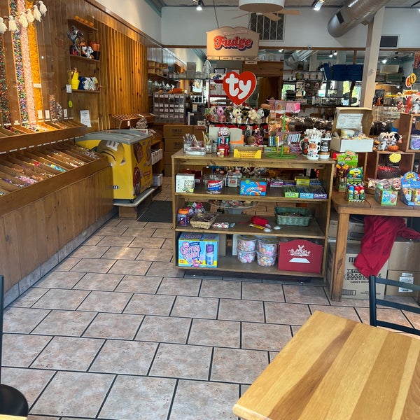 Windy City Sweets - Candy Store in Lake View East