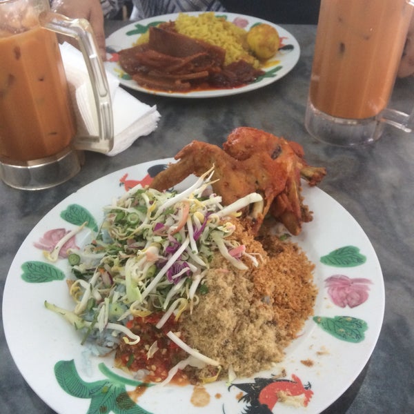Photos at Restoran Seri TTDI - Jalan Saujana Indah 4