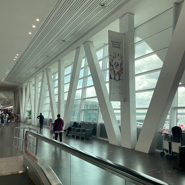 Terminal 2 Sky Bridge - 7 tips