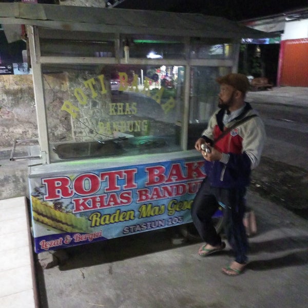 Roti bakar khas Bandung Raden Mas Gesang - Bakery in Ponorogo