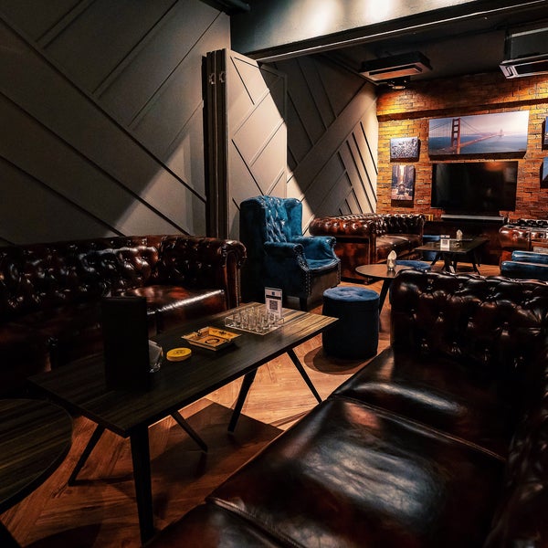 Esquire Room Ttdi - Lounge