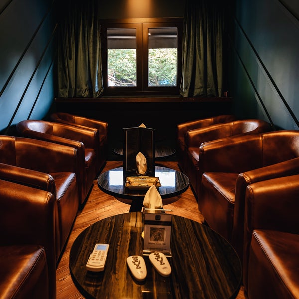 Esquire Room Ttdi - Lounge