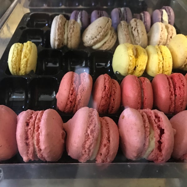 Poopak Pastry Shop | شیرینی پوپک - Tehran'da Pastane Dükkanı