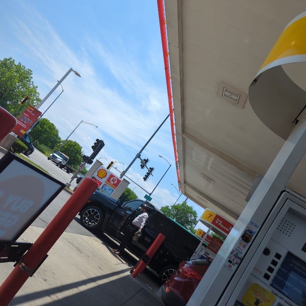 Shell - Fuel Station in Lincolnwood