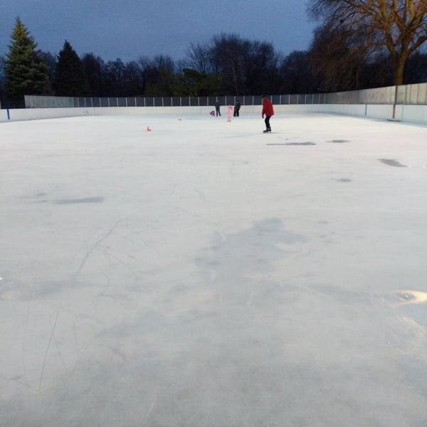 Warren Park Ice Rink - Skating Rink in West Ridge