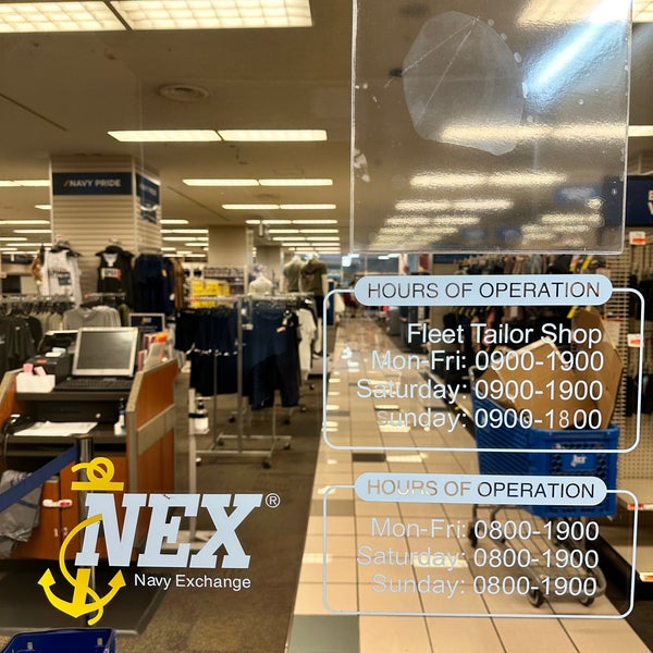 Navy Exchange Uniform Shop - 방문자 39명