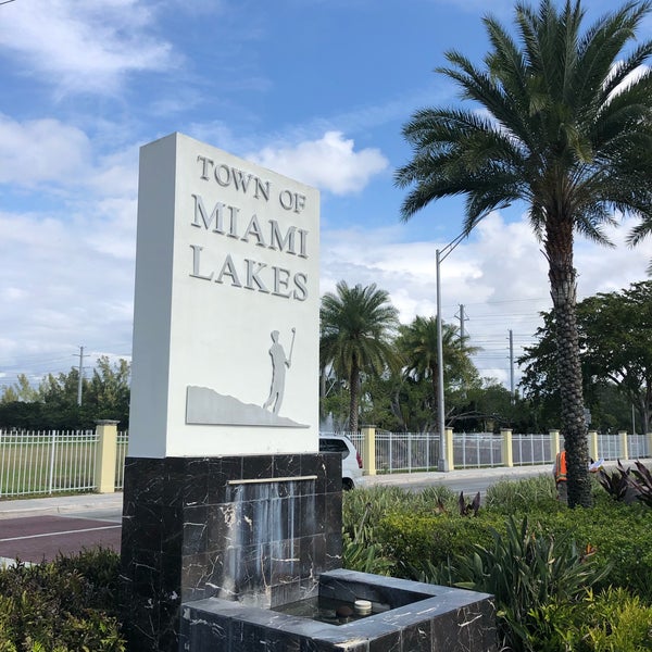 Miami Lakes Park West - Playground in Miami Lakes Business Park