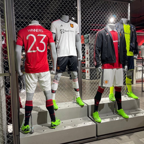 Photos at Manchester United Megastore - Souvenir Store